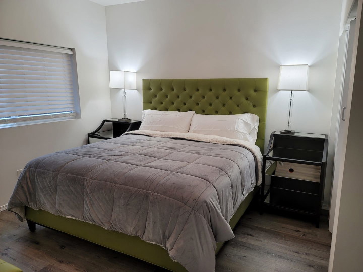 #204 New One Bedroom King Bed Condo! - Monroe, WA