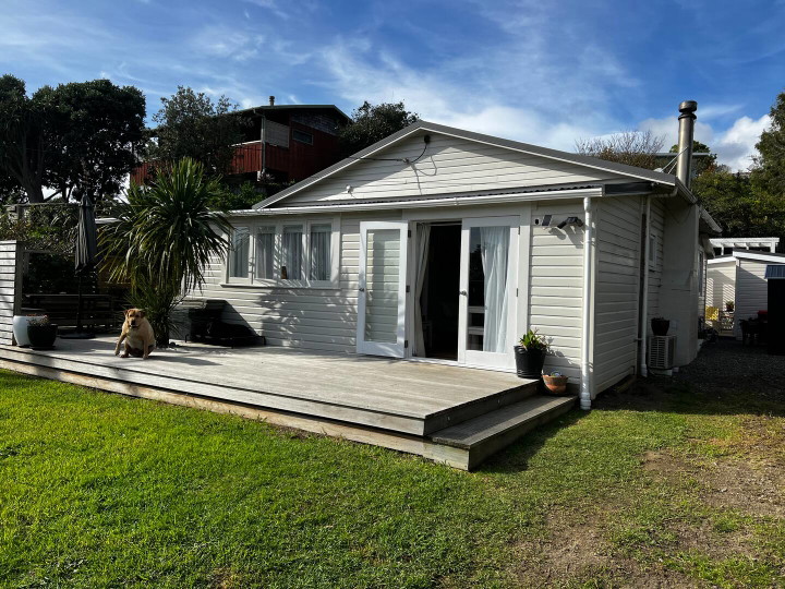 Cute As A Button 1940s Character Beach Villa - Ōtaki Beach