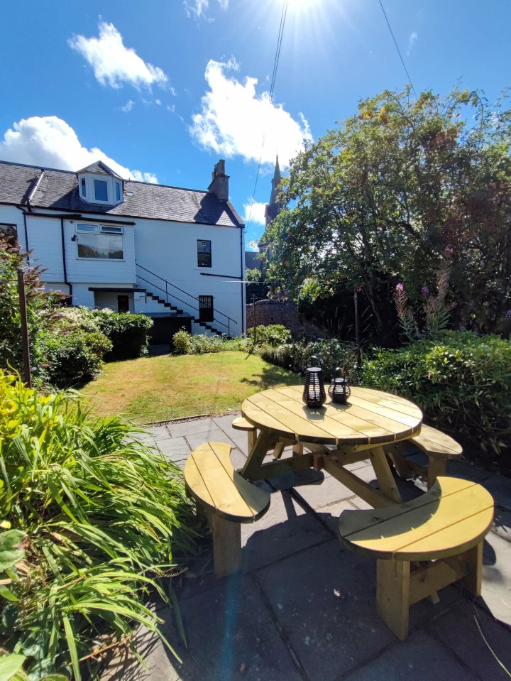 Innerleithen: 3 Beds. Garden. Parking. Bike Store - Innerleithen