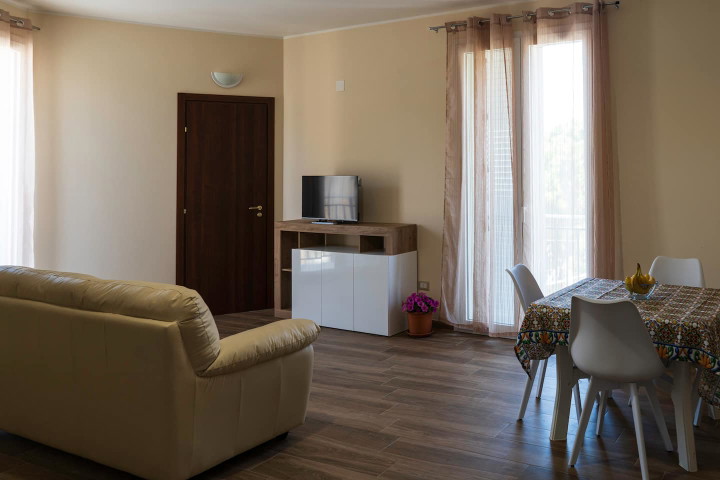 Cleanhouse 1 - Licata