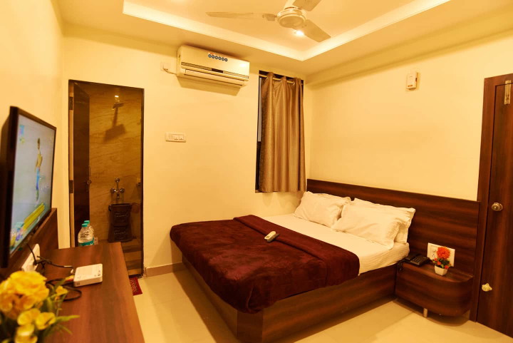 Deluxe Double Bed Ac (Hotel Disha Palace) - Shirdi