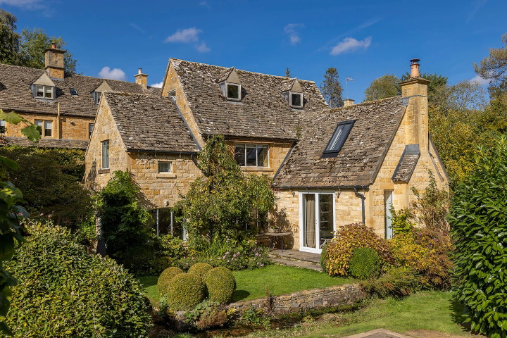Stunning Waterside Cottage - Chipping Campden