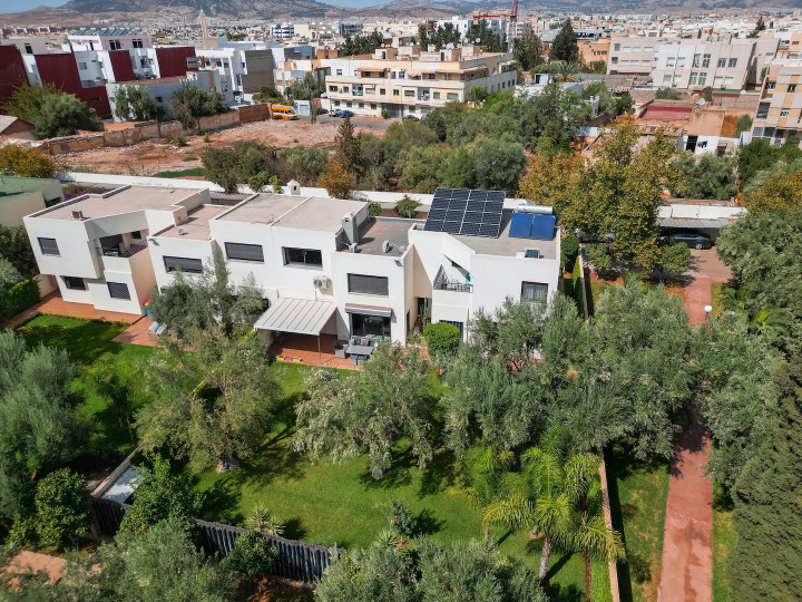 Villa De Prestige, Luxe Discret Et Confort Absolu - Fes