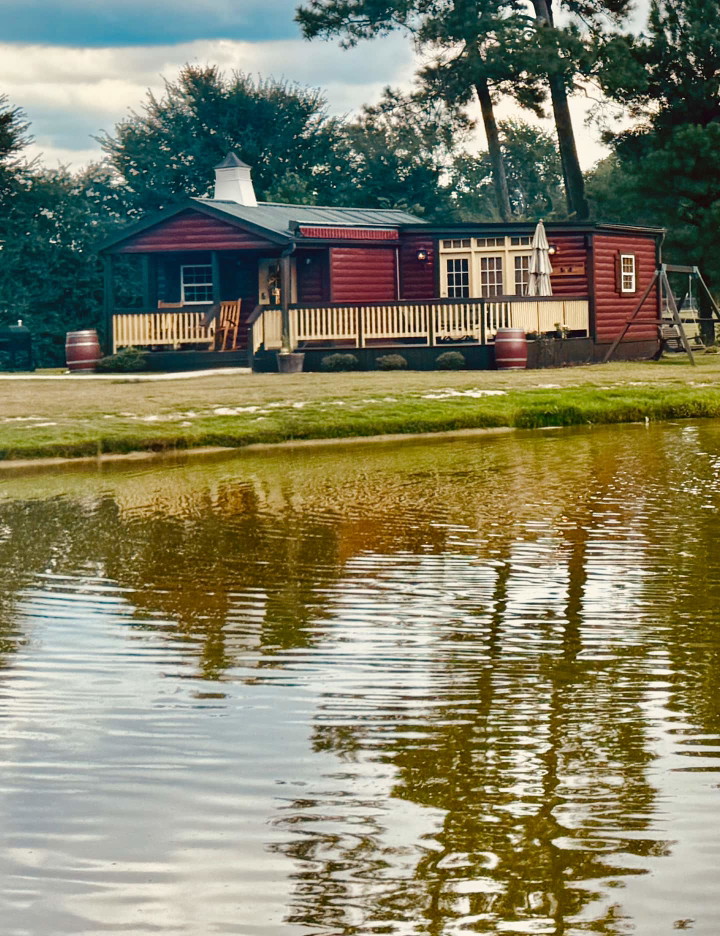 Queens Landing Cabin | Farm Stay + Animals - Fayetteville, NC