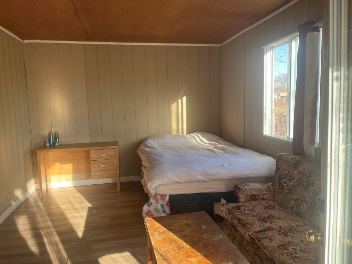 Spacious Backyard Room - Windsor, ON, Canada