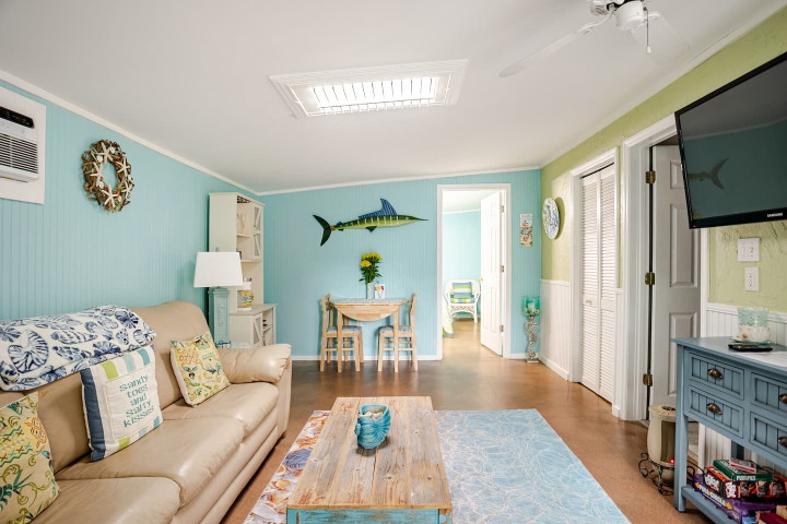 Charming Casita Near Two Downtowns & Beaches - Dunedin, FL