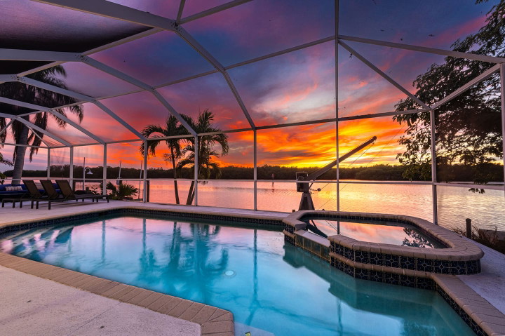 Waterfront Home W/heated Pool Just Mins Beaches! - Bradenton, FL