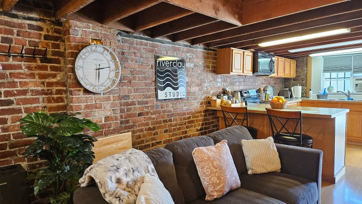 Downtown Mount Vernon Hideaway.
Riverclay Studio! - Mount Vernon, WA