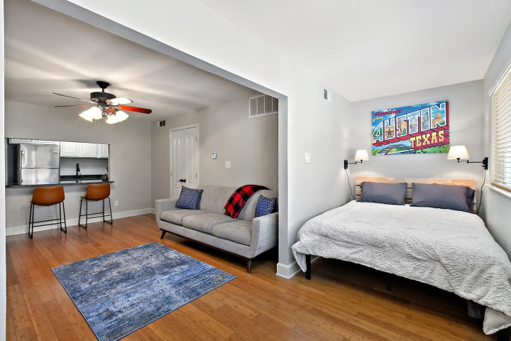 Downtown Cozy & Elegant Hideout - Austin, TX