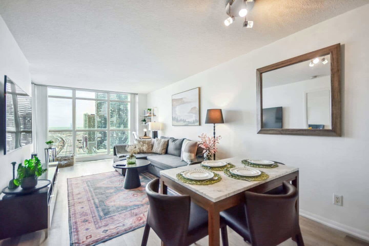 Luxury 2bd Condo Harbour Front Sky Line Views - Toronto, ON