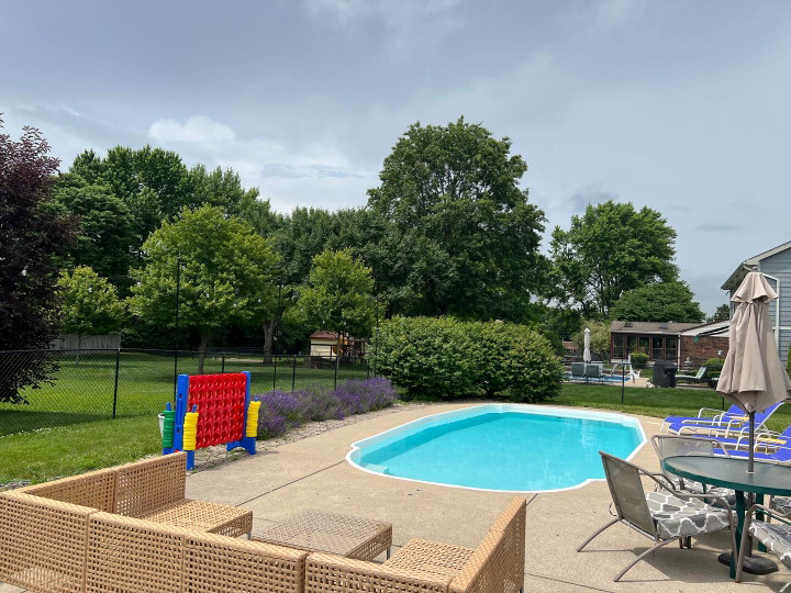 Pool*kingbed*gasfirepit*wafflebar*smoresbar&more! - Greenwood, IN