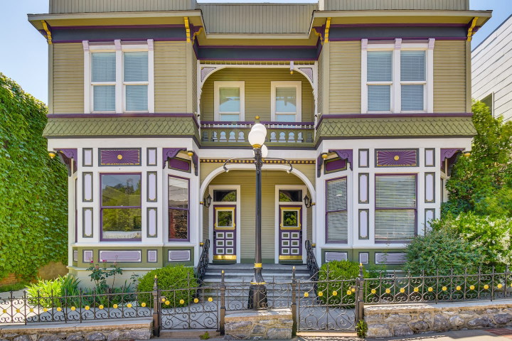 Historic Home In Downtown Sonora! - Twain Harte, CA