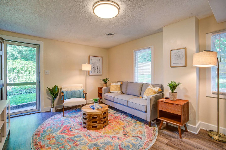 Cute & Cozy Carriage House Short Walk To Downtown - Johnson City, TN