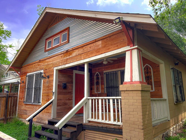 Historic Cabin: Walk To The Pearl & Riverwalk! - San Antonio, TX