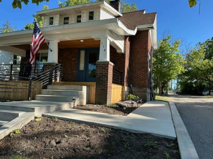 Spacious 4br Duplex - Wifi & A/c - Big Rapids, MI