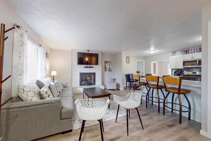 The Lovely Home - Full Remodel - Rio Rancho, NM