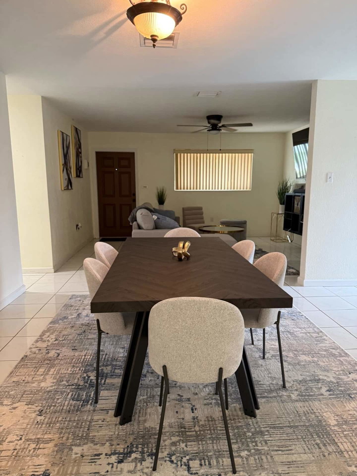 Spacious Contemporary Getaway Perfect For Groups - Miramar, FL