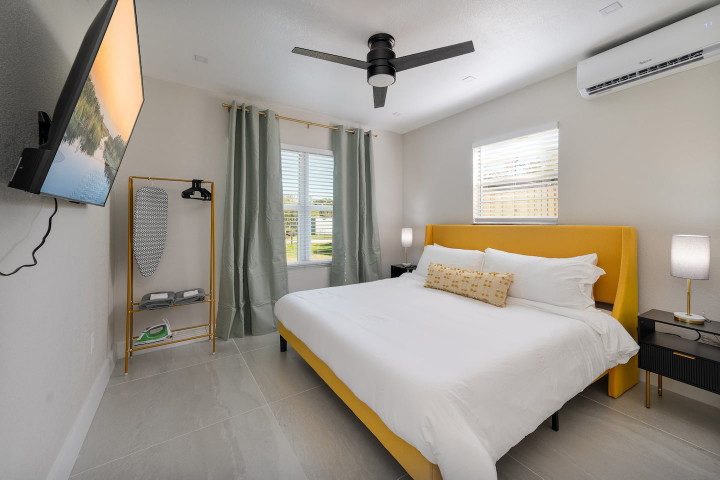 Pet Friendly + In Dwtn + 20mi To Disney & Parks! - St. Cloud, FL