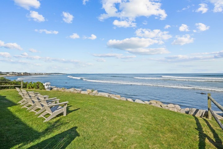 Surfing, Waves & Sun At This Ocean Front Beauty! - Narragansett, RI