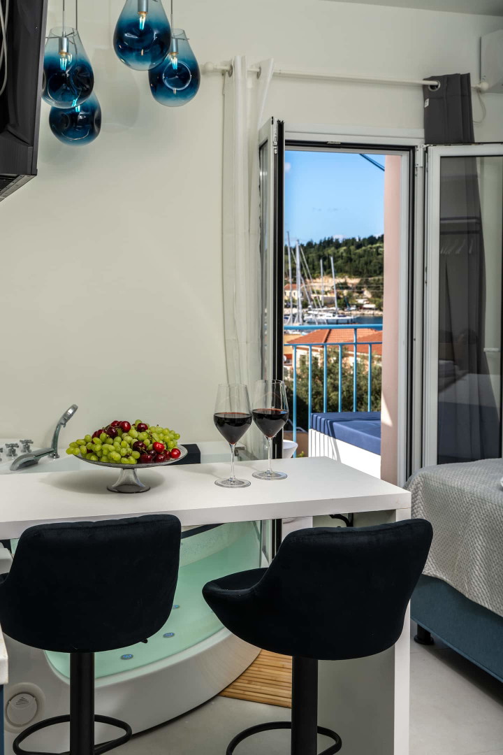 Azzura Suite | Regina Studios Harbour View Jacuzzi - Fiskardo