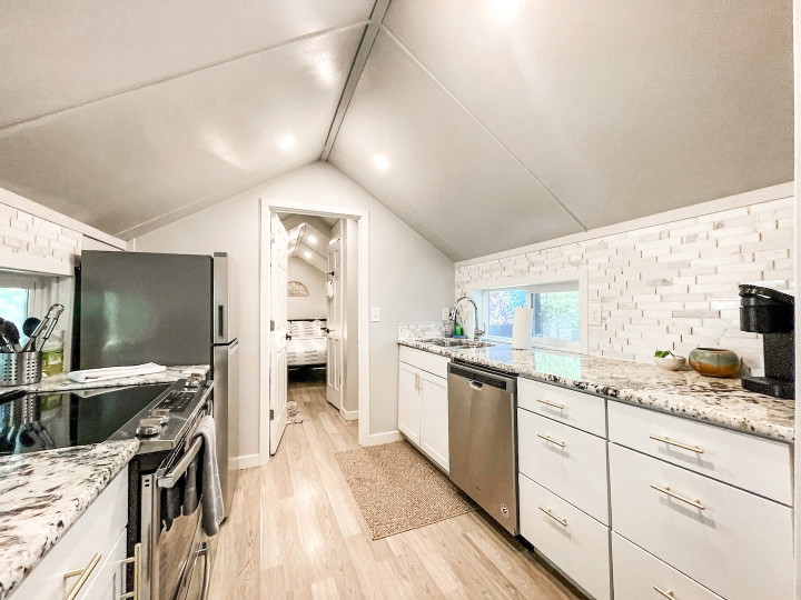 Cozy Cottage In The Heart Of Cos | Pet Friendly - Colorado Springs, CO