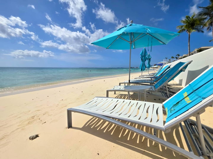 Beautiful 3 Bedroom Beachfront 7-mile Condo - Cayman Islands