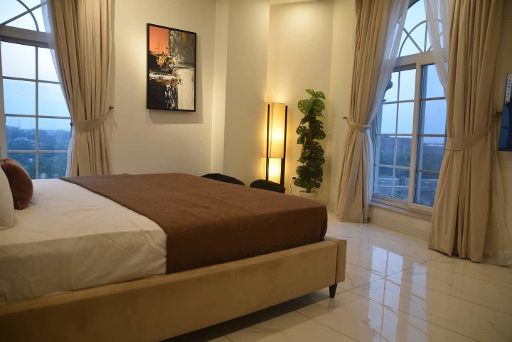 Arteo Sunset Pent-house Male Id Only Gulberg - Lahore