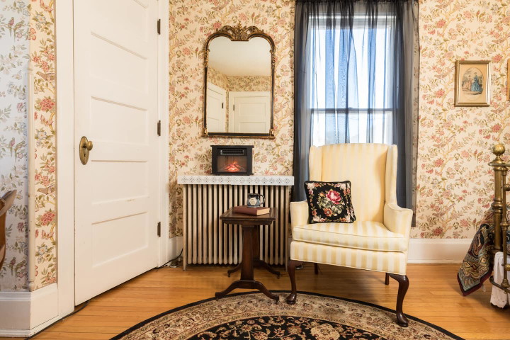 Sally And Richard Room - Ringling House Bed & Breakfast - Baraboo, WI