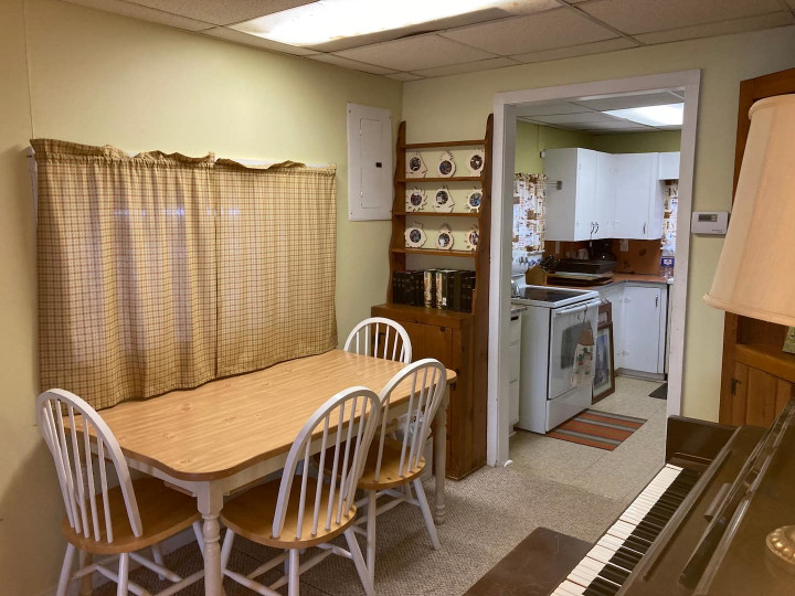 Lakeside Lodge With Kitchen- Sleeps 9 - Greenville, MI
