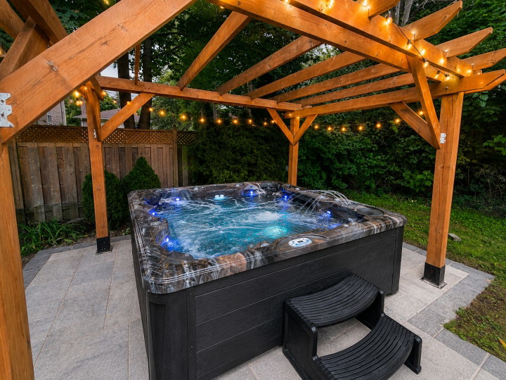 Casamama | Hot Tub Retreat | Near Yonge & Steeles - Toronto