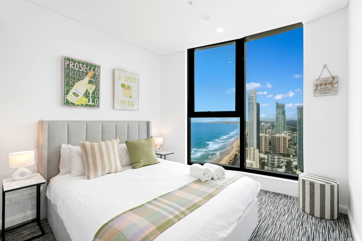 Ocean Sky | Level 43 | Ocean/city/sunset Views - Surfers Paradise