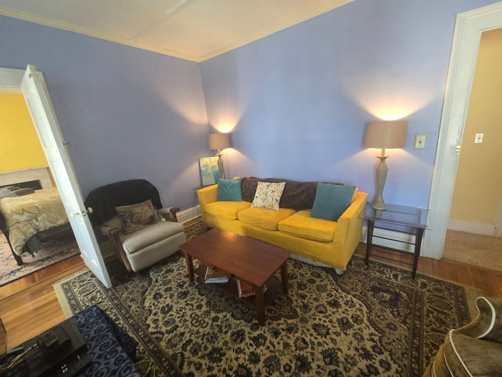 Beautiful Sunny Apartment In Historic Village - Cromwell, CT