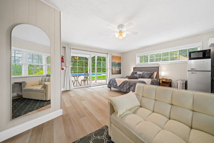 Private Poolside Guesthouse Suite! Prime Location! - Ocala, FL