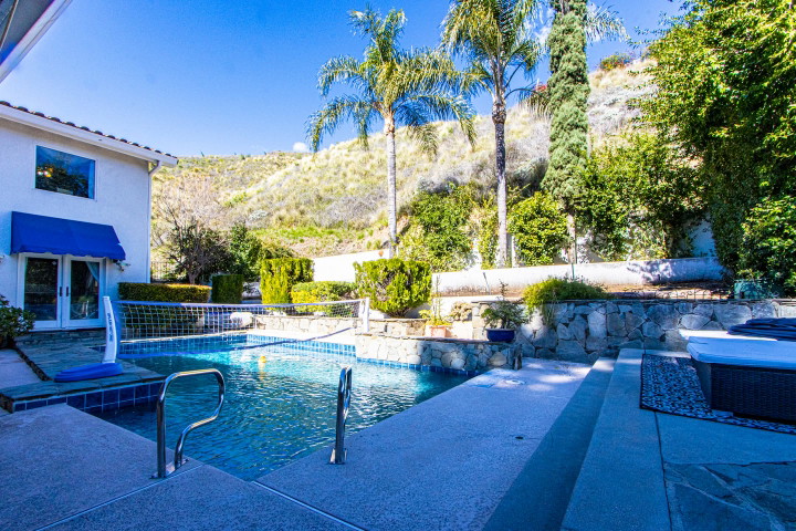 Poolside Hilltop "Beach" Hideaway & Nature Retreat - San Bernardino, CA