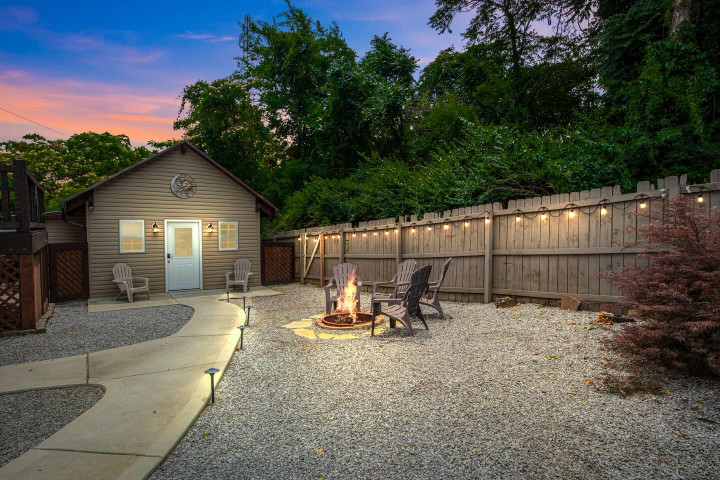 Tranquil Hideaway Studio - Knoxville, TN