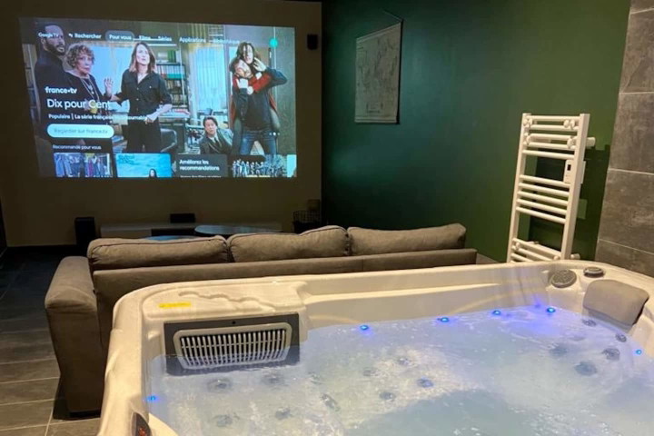 Maison Chaleureuse Avec Jacuzzi - Amilly