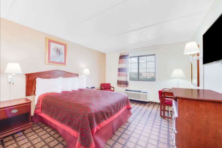 Days Inn Laredo | Queen | Airport Shuttle - Laredo, TX