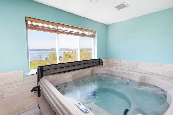 Hot Tub Suite With Two Queens - Belfast, ME