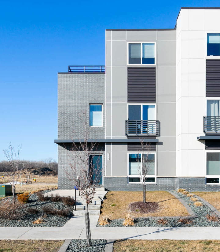 Downtown Des Moines Modern Townhome - Des Moines, IA