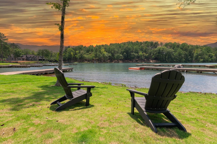 Lake Martin Auburn Gameday Retreat Sleeps 13 - Lake Martin, AL
