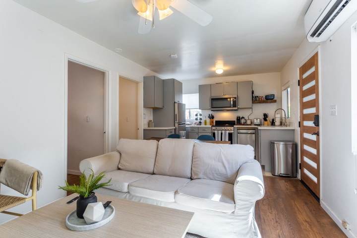 Pvt 2 Bed/1bth + Parking + Large Pvt. Yard + Bbq - Los Angeles
