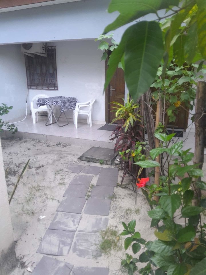 Villa Autonome De 50 M2 Avec Jardin Et Terrasse. - Abidjan