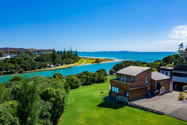 Beach, Bbq And Sunshine - Waiwera