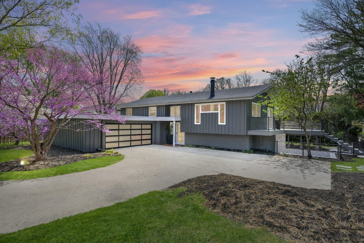 Modern On Monterey, 5 Mins From Memorial Stadium - Champaign, IL