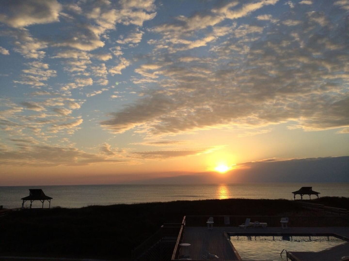 Oceanfront & Unlimited Sunrises! - Duck, NC