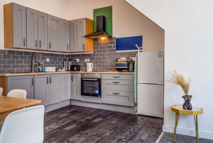 Spacious Flat Near The Promenade + Parking - Blackpool