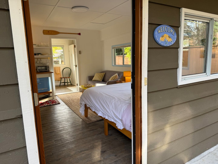 Private Guest House  Walk To Town! - Salt Spring Island