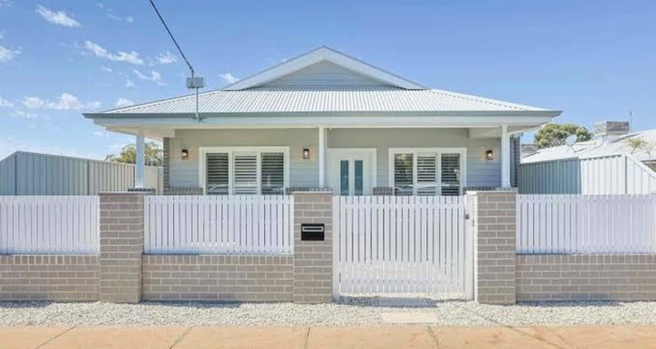Orange Ave Retreat- Sleeps 8 - Mildura