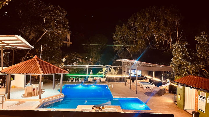 Ecohouse_pool+jacuzzi_bar_playground_cine_karaoke - La Vega