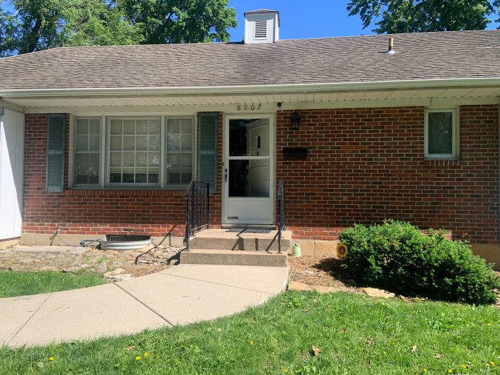 Grandma's House In The Middle Of Overland Park - Overland Park, KS